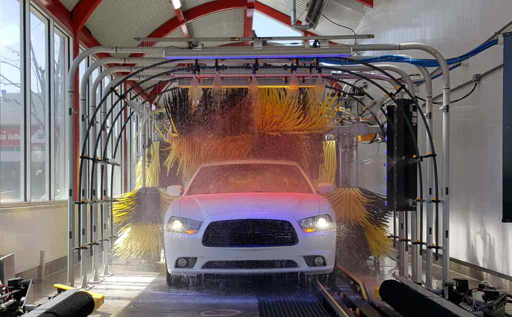 How Much to Tip at the Car Wash: A Pro’s Guide - Apex Auto Pros